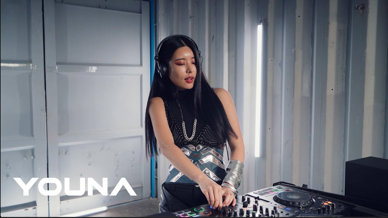 YOUNA - Melodic Techno & Progressive House DJ Mix 05 @ Dubai - BJ/인플루언서 ...